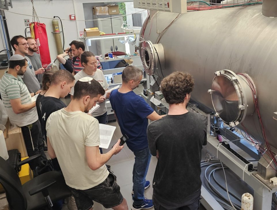 A new laboratory for teaching space systems - Faculty of Aerospace ...